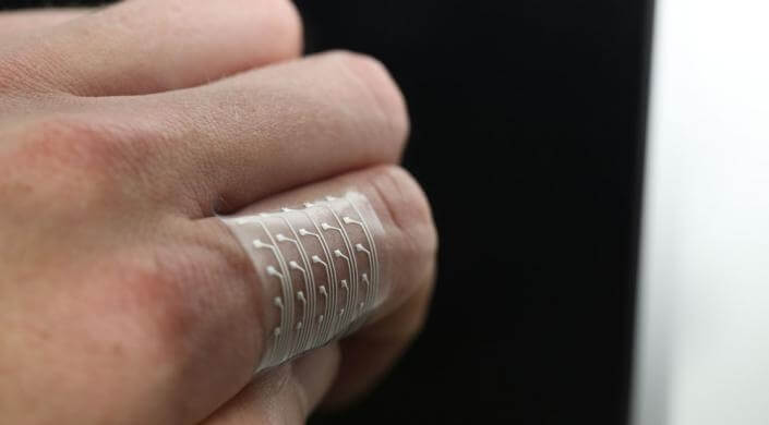 Low-cost wearables manufactured by hybrid 3D printing Low-cost wearables manufactured by hybrid 3D printing